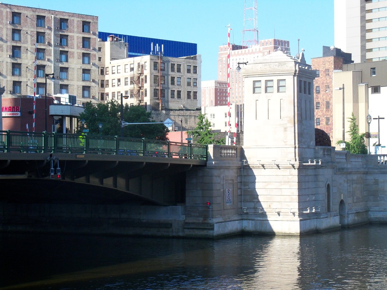A walking tour of the Milwaukee River’s bridge houses | Katherine Wikoff